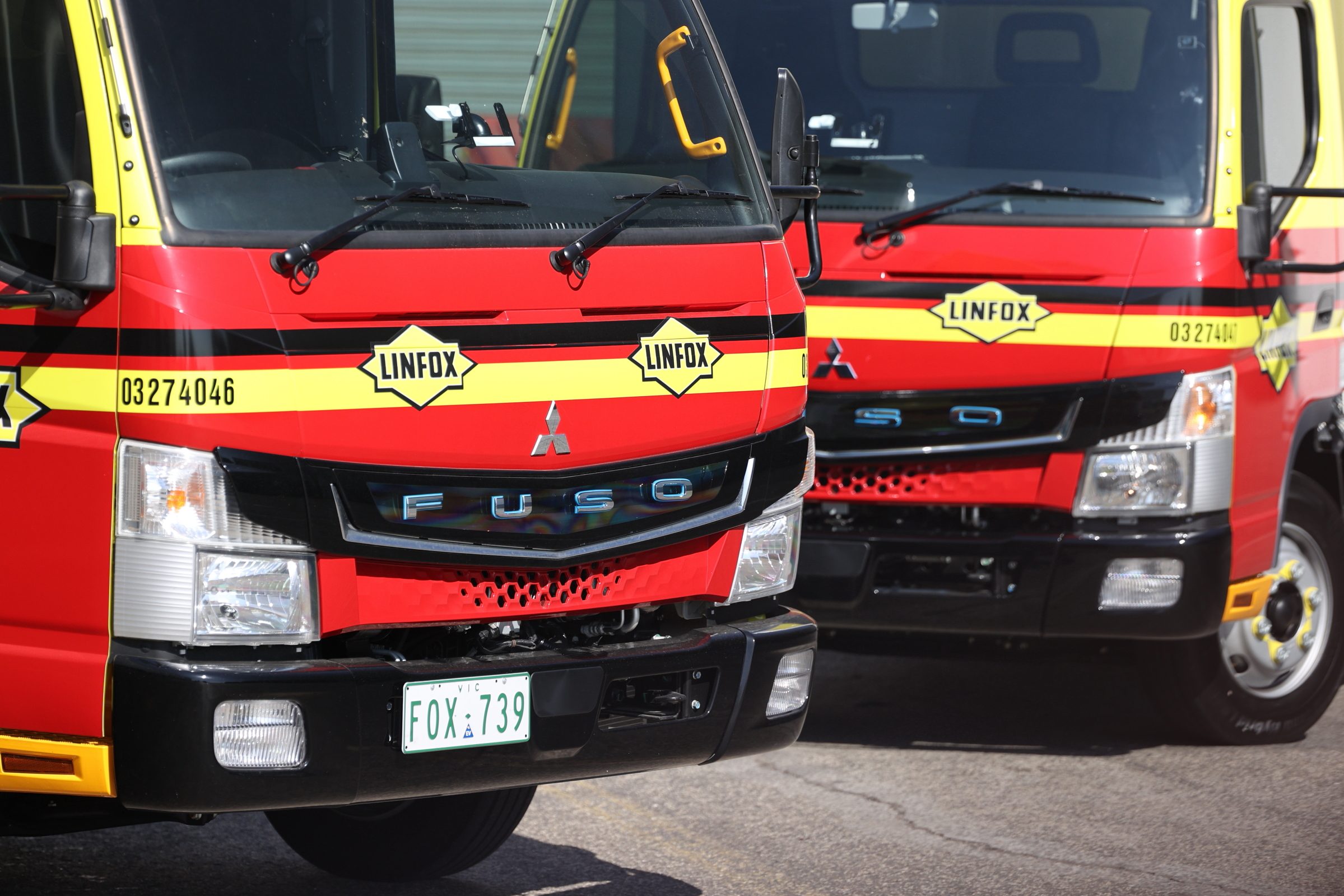 Linfox introduces first all-electric trucks to Bunnings transport fleet ...