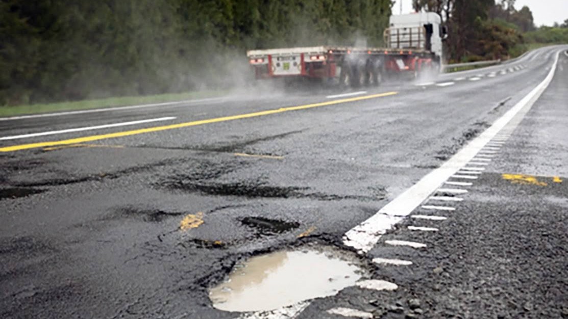 Govt outlines 24-hour pothole repair targets - NZ Trucking